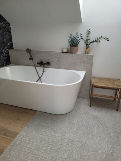 Nowoczesne płytki ze wzorem do łazienki - REFIN Fossil